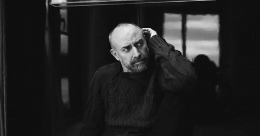 Así luce hoy Halit Ergenç, mas conocido como Onur o Sultán